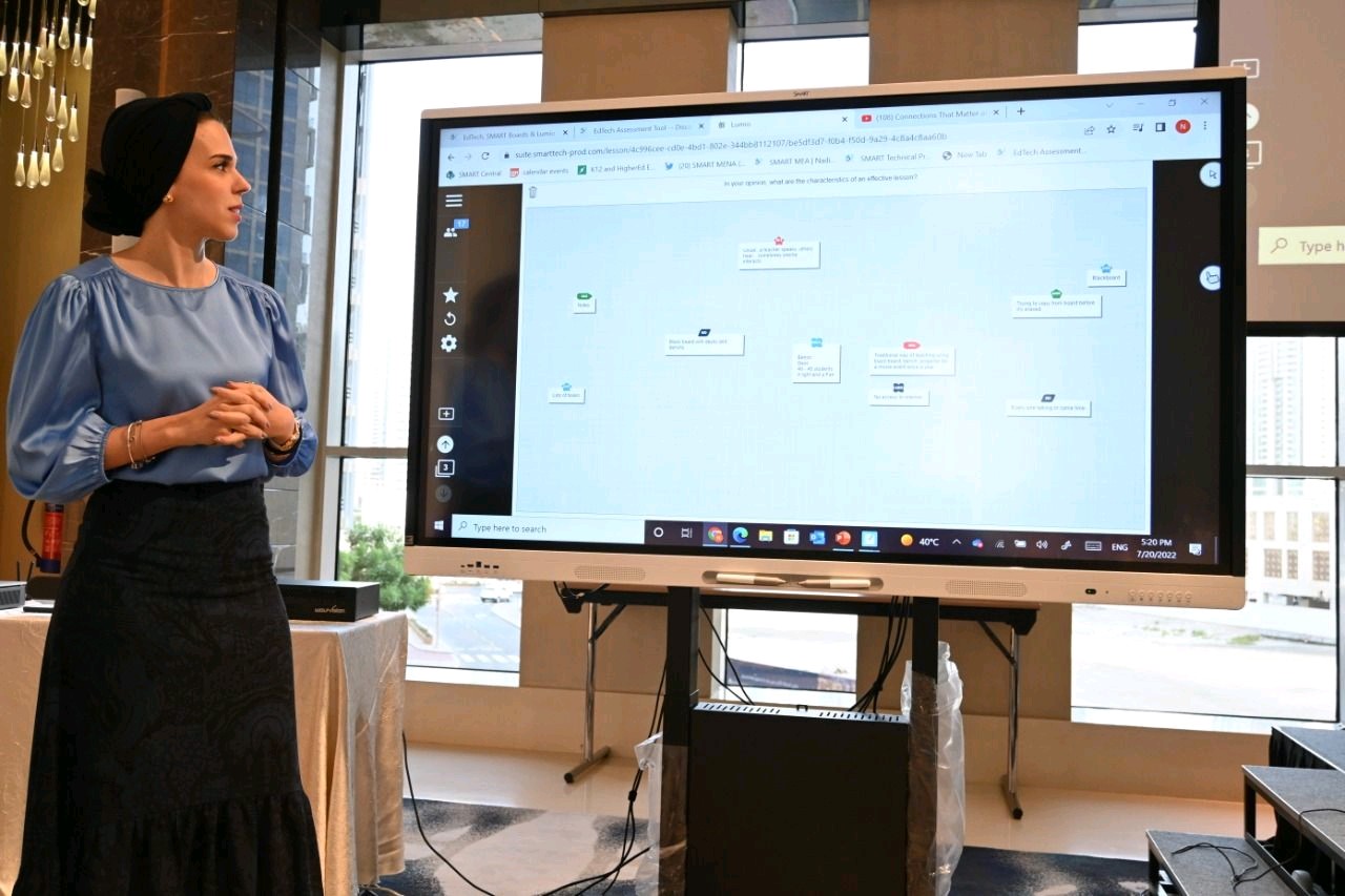Clevertouch 75" X5 + Google Play Store + Free Digital Signage Software ...